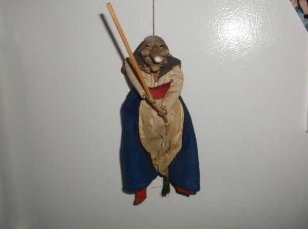 VINTAGE NORWEGIAN HANGING GOOD LUCK KITCHEN WITCH ON BROOMSTICK 8 1/2 ...