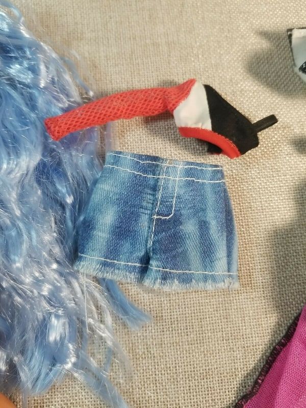 LOL Surprise OMG Snowlicious Doll Blue Hair Winter Disco 9” MGA Figure ...